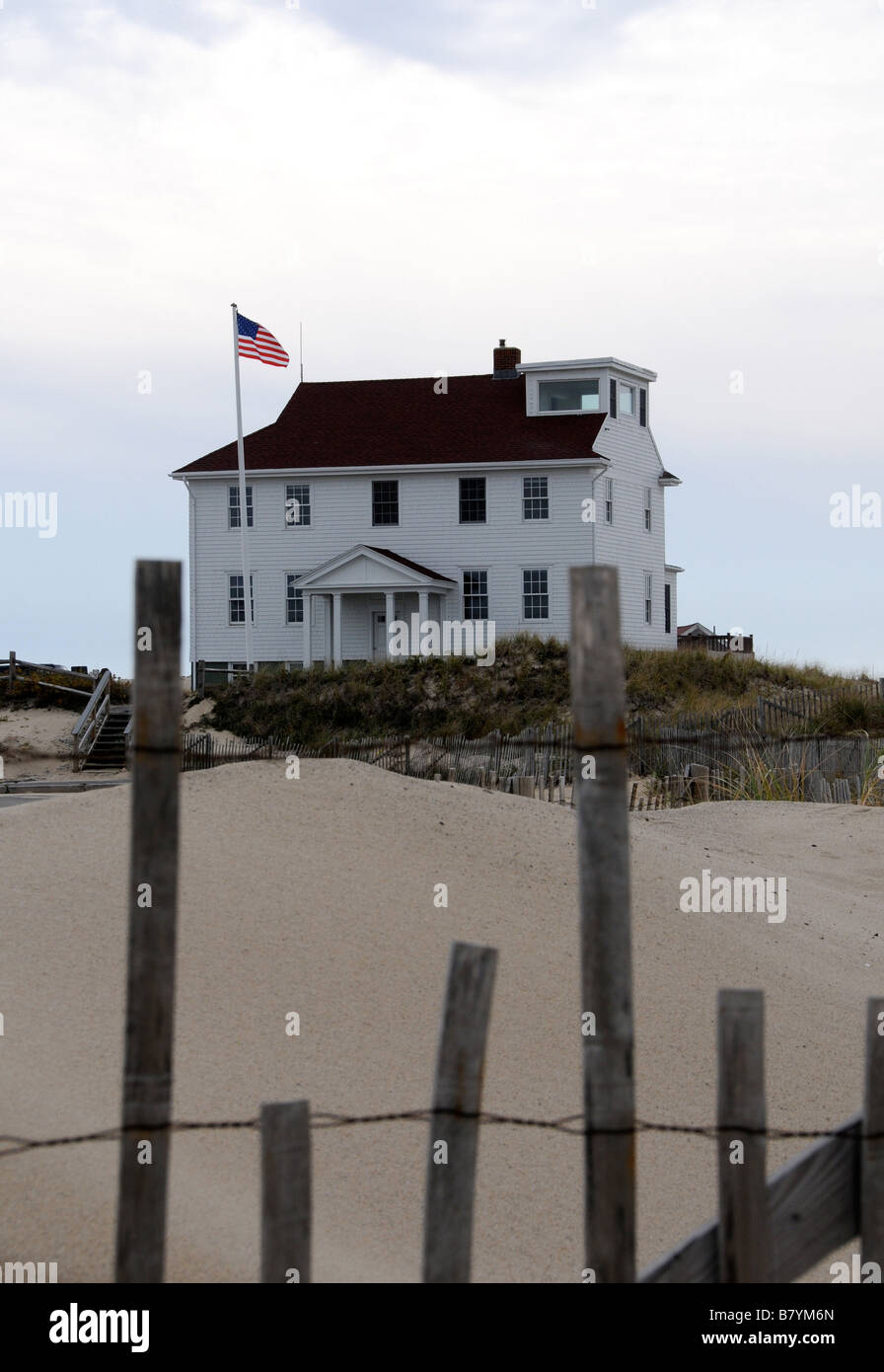 Cape cod beach house hi-res stock photography and images - Alamy
