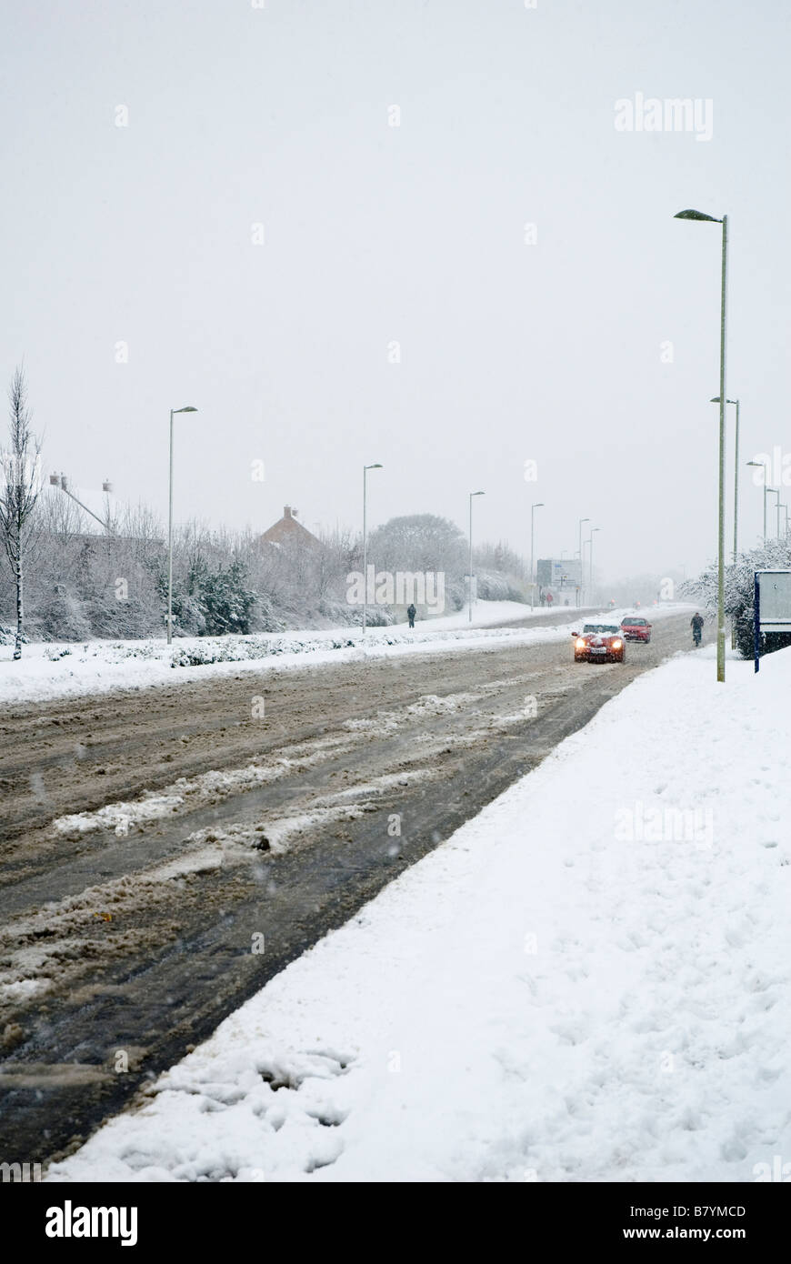 Treacherous driving conditions on Thamesdown Drive in North Swindon ...