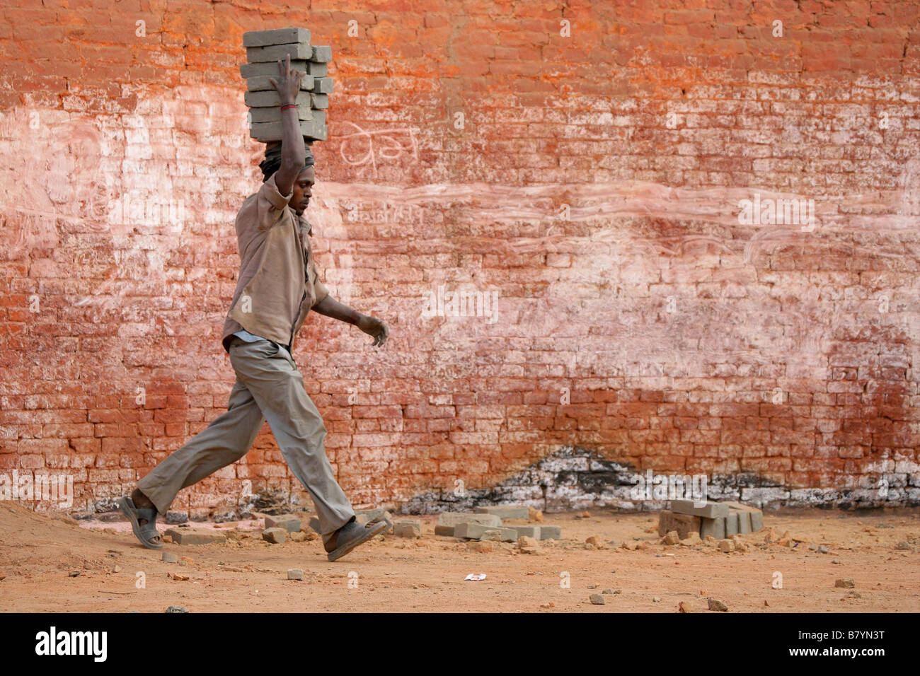 Manual labouring hi-res stock photography and images - Alamy