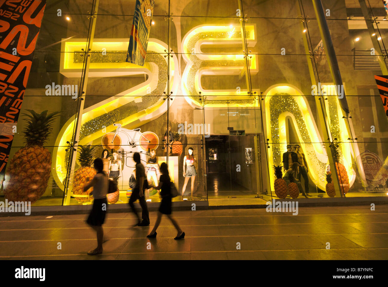 Zen upmarket shopping mall sign Pathumwan district in central Bangkok ...