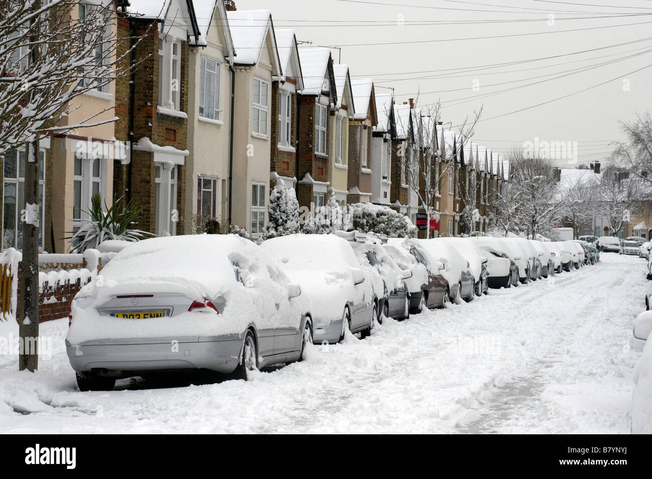 A snow covered London Suburban street scene Stock Photo - Alamy