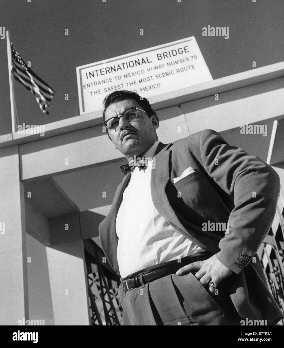 Frontiere dangereuse Across the Bridge Year: 1957 - uk Rod Steiger ...