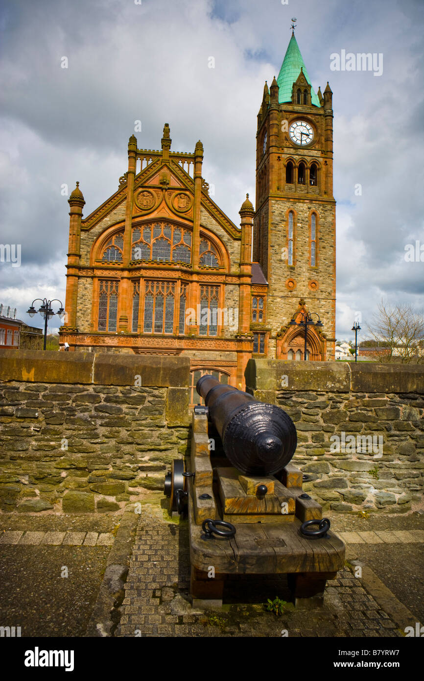DERRY CITY WALLS AND GUILDHALL Stock Photo - Alamy