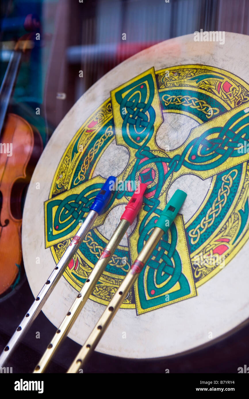 Irish musical instruments hi-res stock photography and images - Alamy