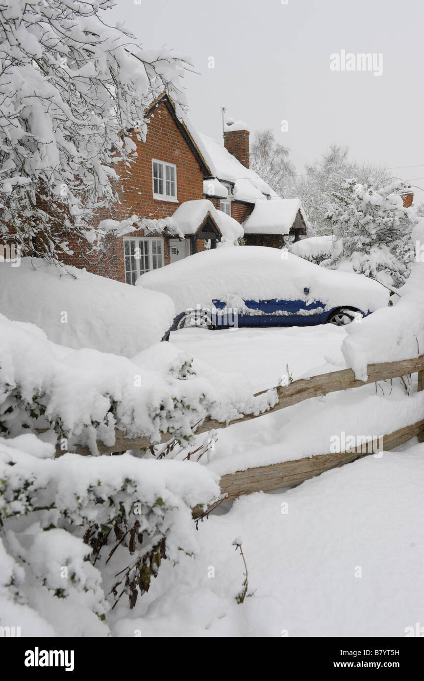 English village in the snow hi-res stock photography and images - Alamy