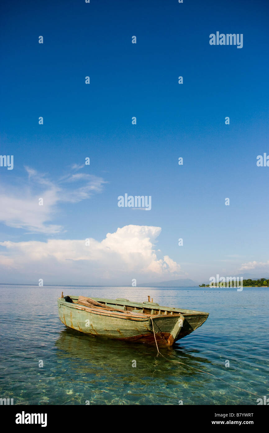 Boat in shallow water Stock Photo - Alamy