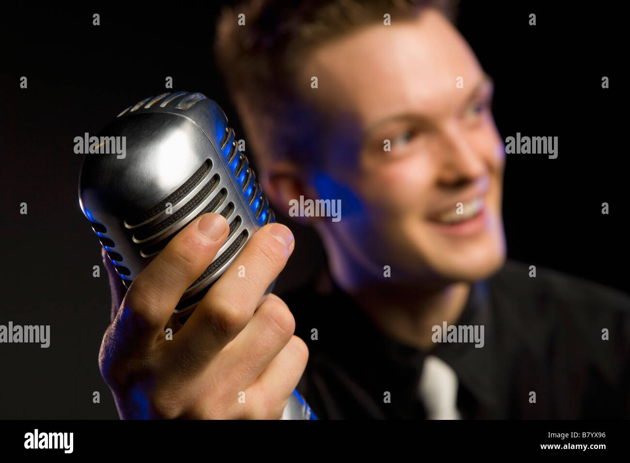 Singers microphone hi-res stock photography and images - Alamy