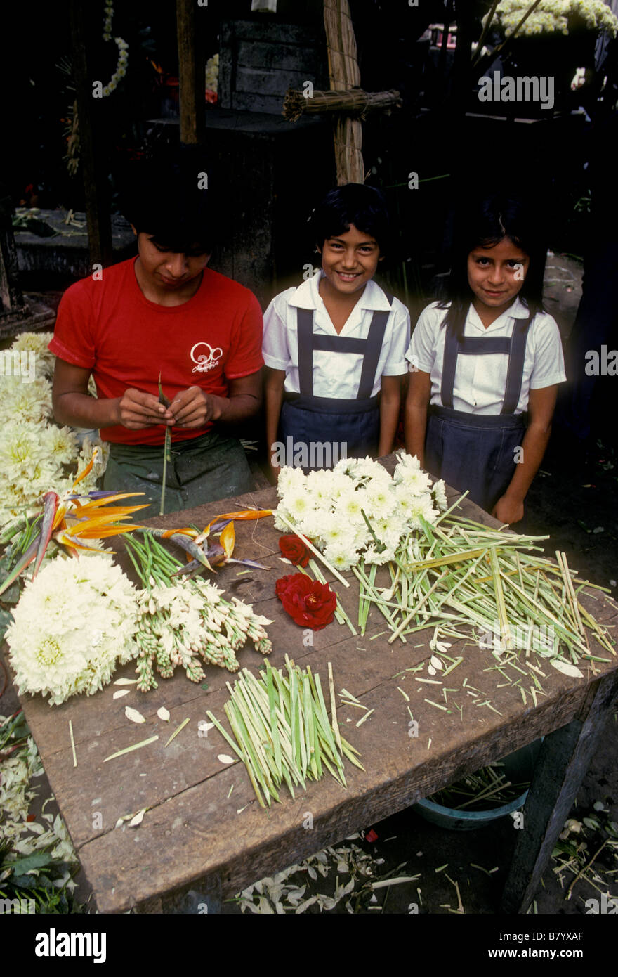 2, two, Peruvians, Peruvian girls, girls, schoolgirls, students ...