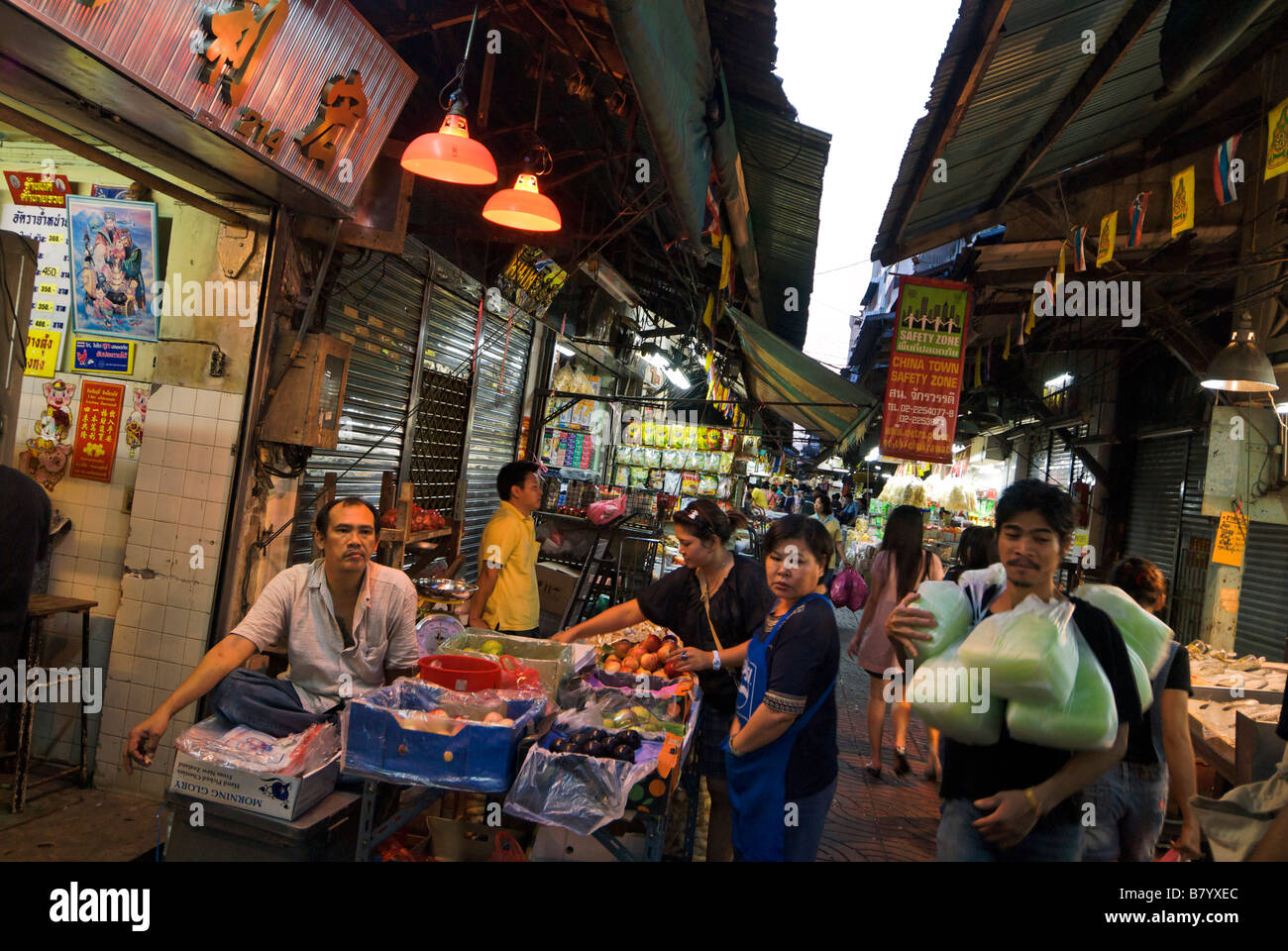 People shopping in crowded Trok Issaranuphap market alleyway Talaat Mai ...