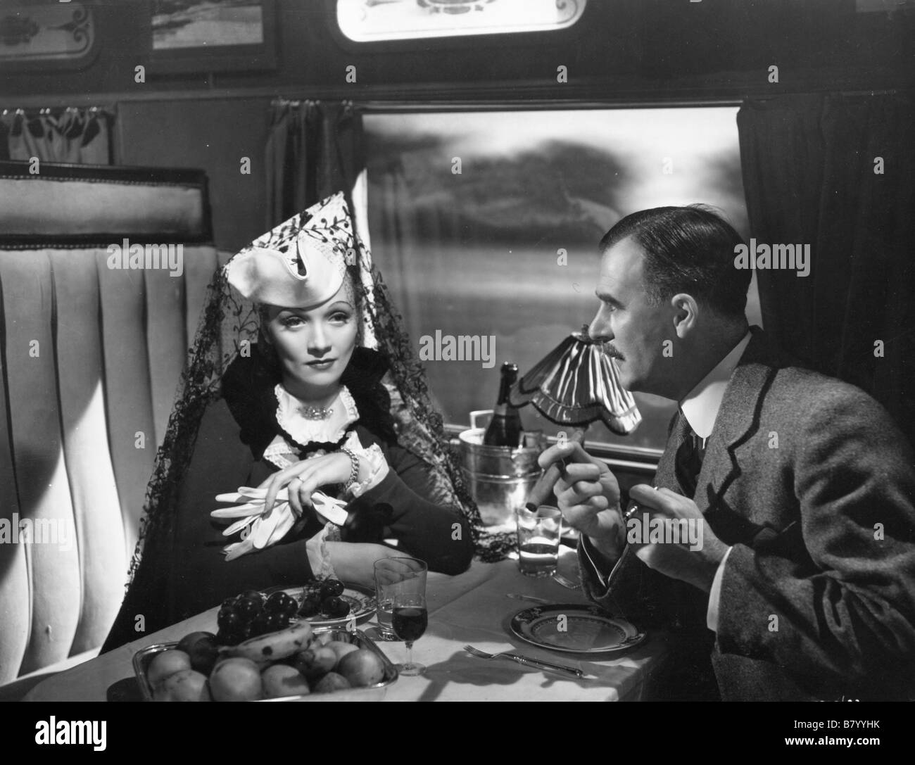 Le chevalier sans armure Knight Without Armour Year: 1937 USA Marlene ...