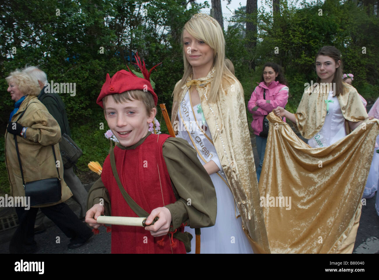 Robin Hood, the London May Queen and her train bearer Stock Photo - Alamy