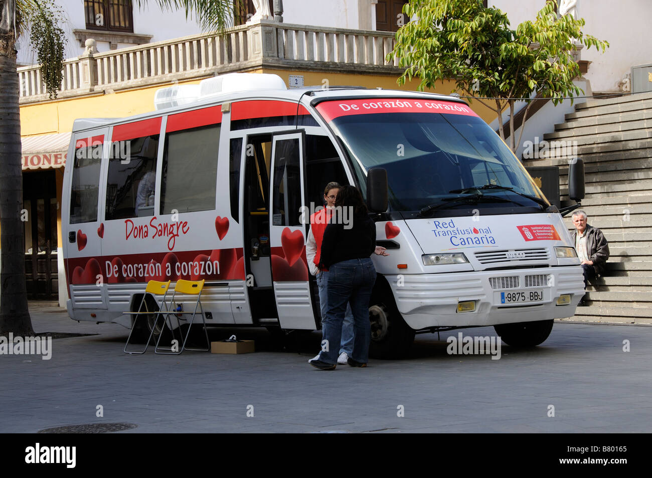 Blood donor bus hi-res stock photography and images - Alamy