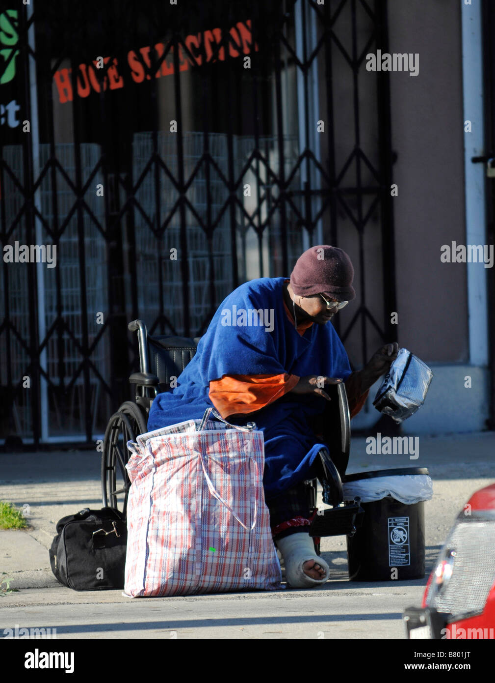 Bag lady homeless hi-res stock photography and images - Alamy