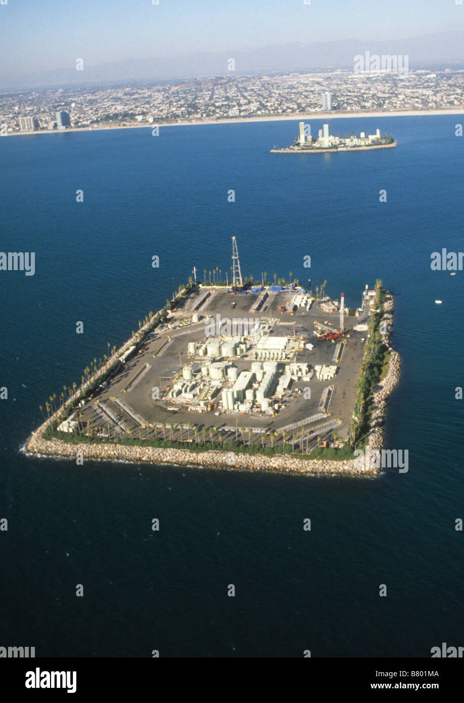 Long beach oil well hi-res stock photography and images - Alamy