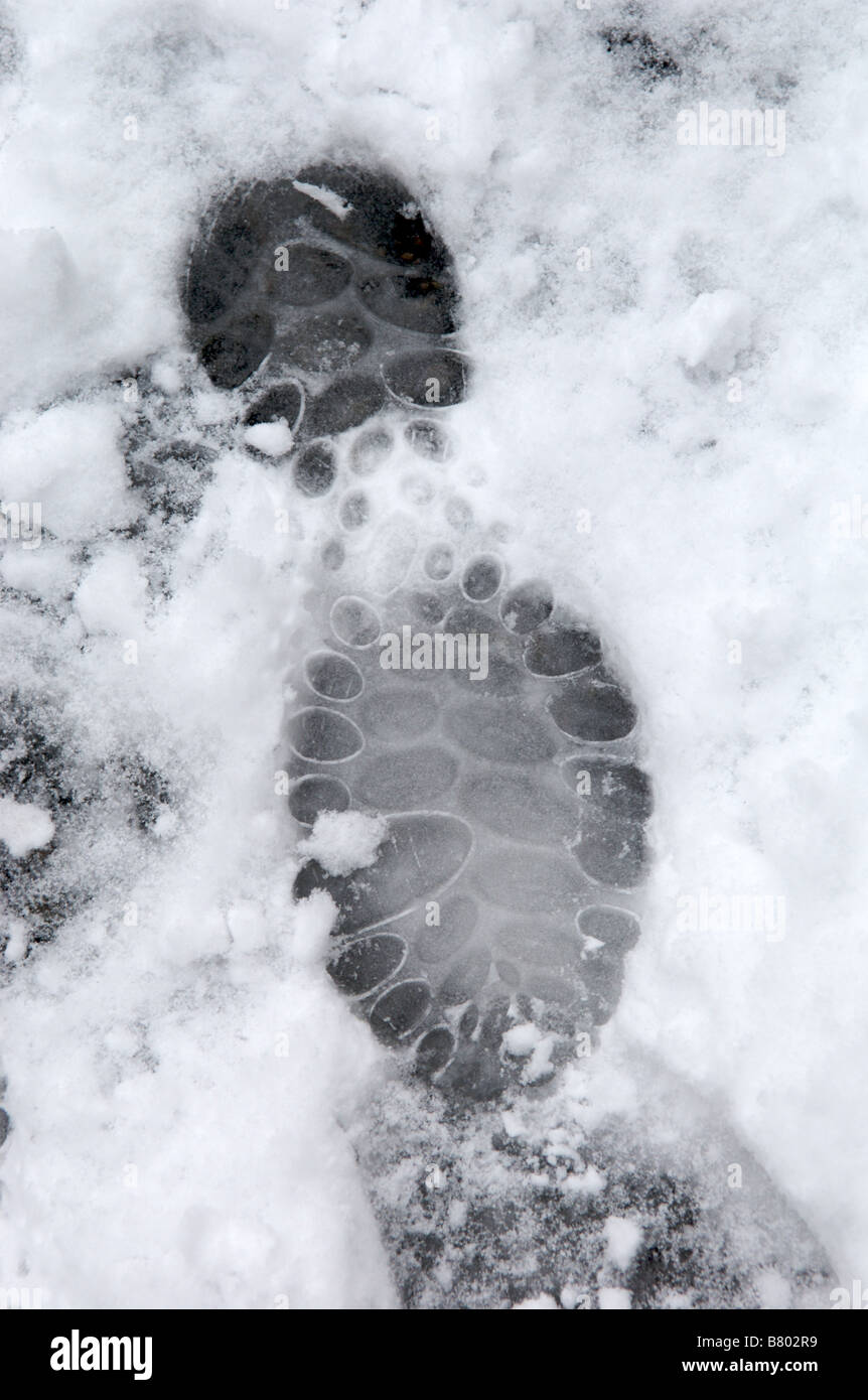 Footprint in the snow Stock Photo - Alamy