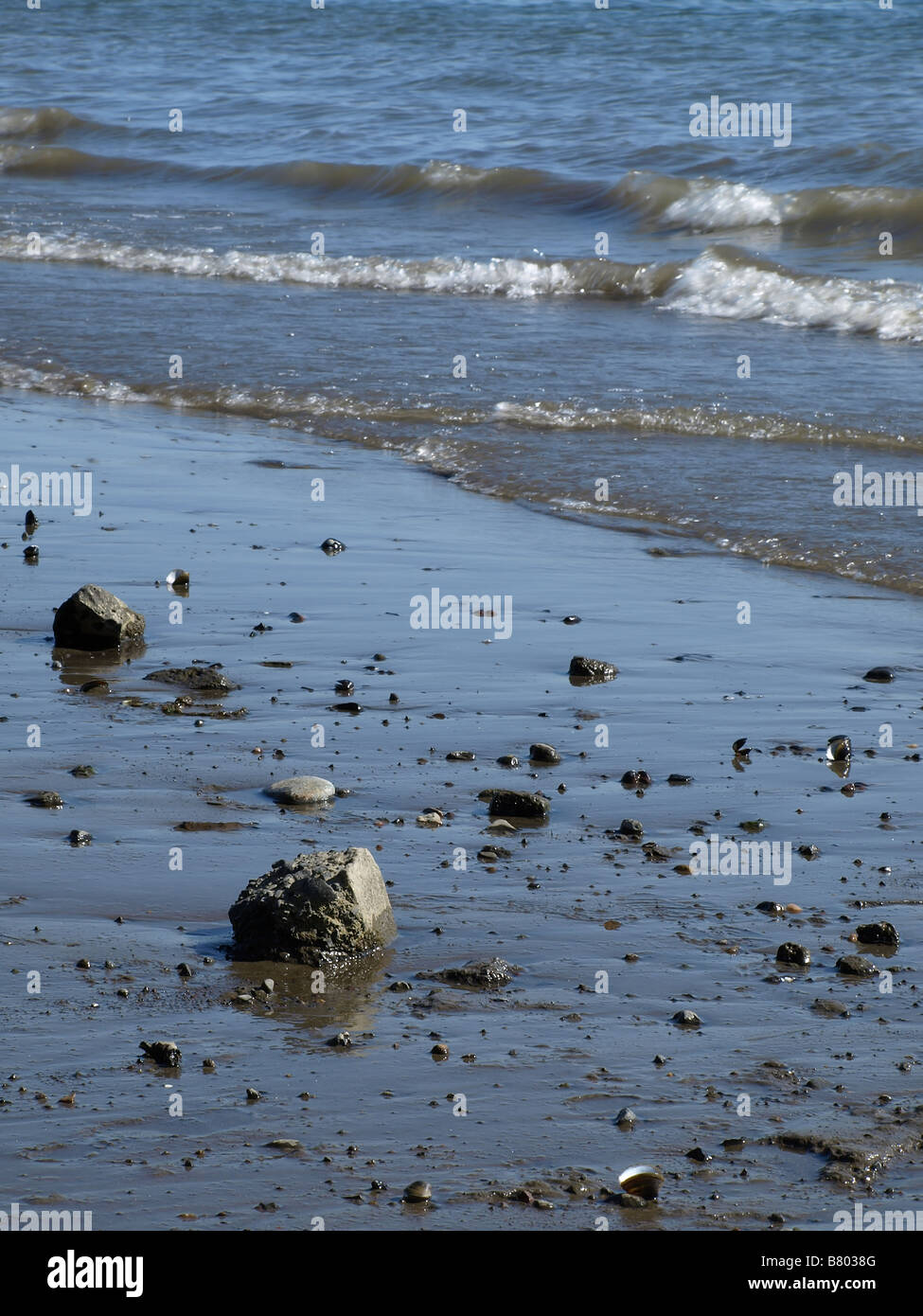 Wave rolls on the rocks hi-res stock photography and images - Alamy