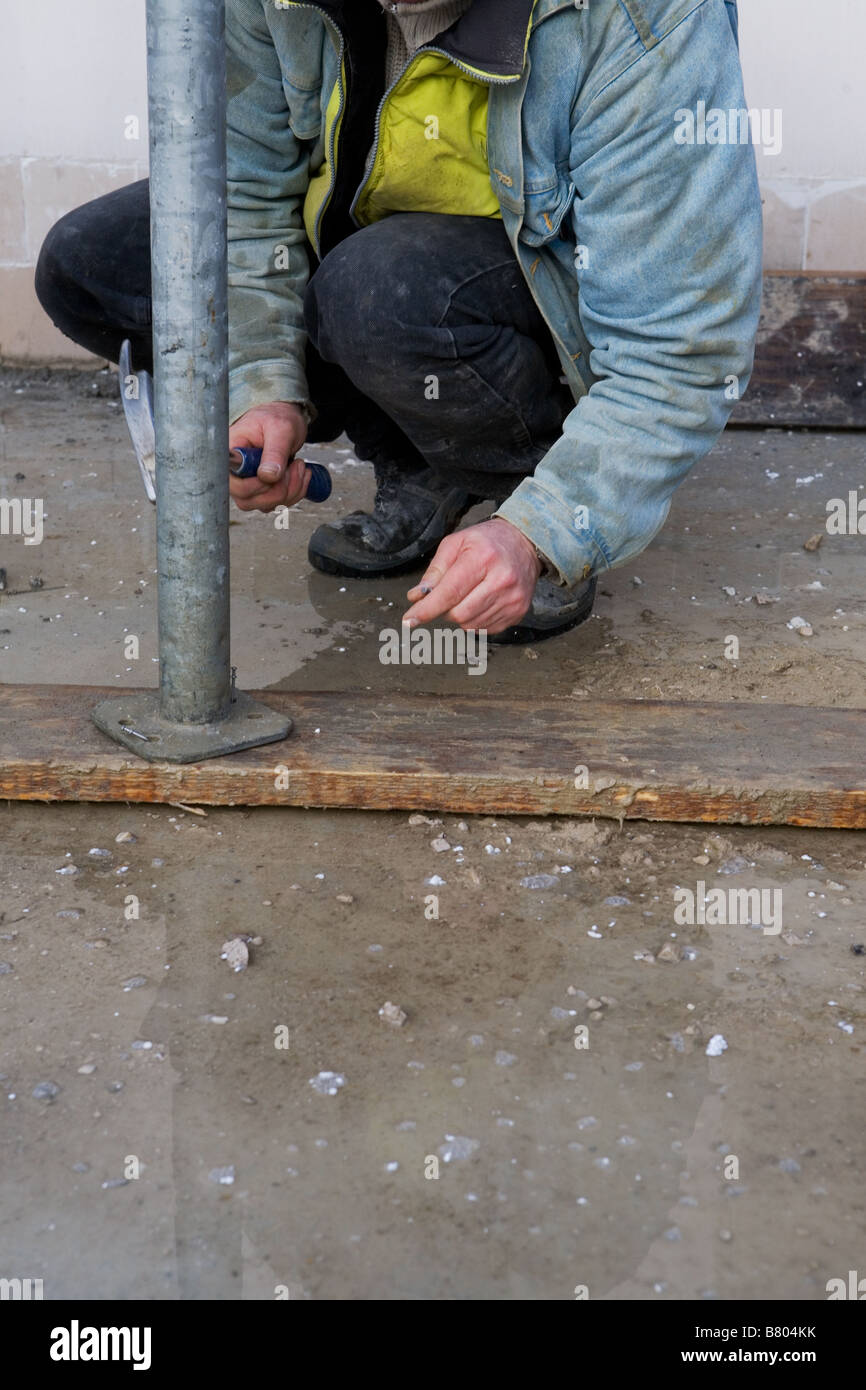 Construction worker with hammer hi-res stock photography and images - Alamy