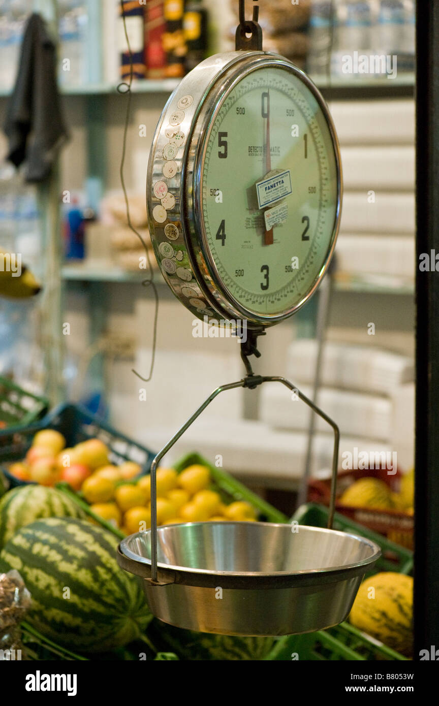 Balances in a grocery shop Stock Photo - Alamy