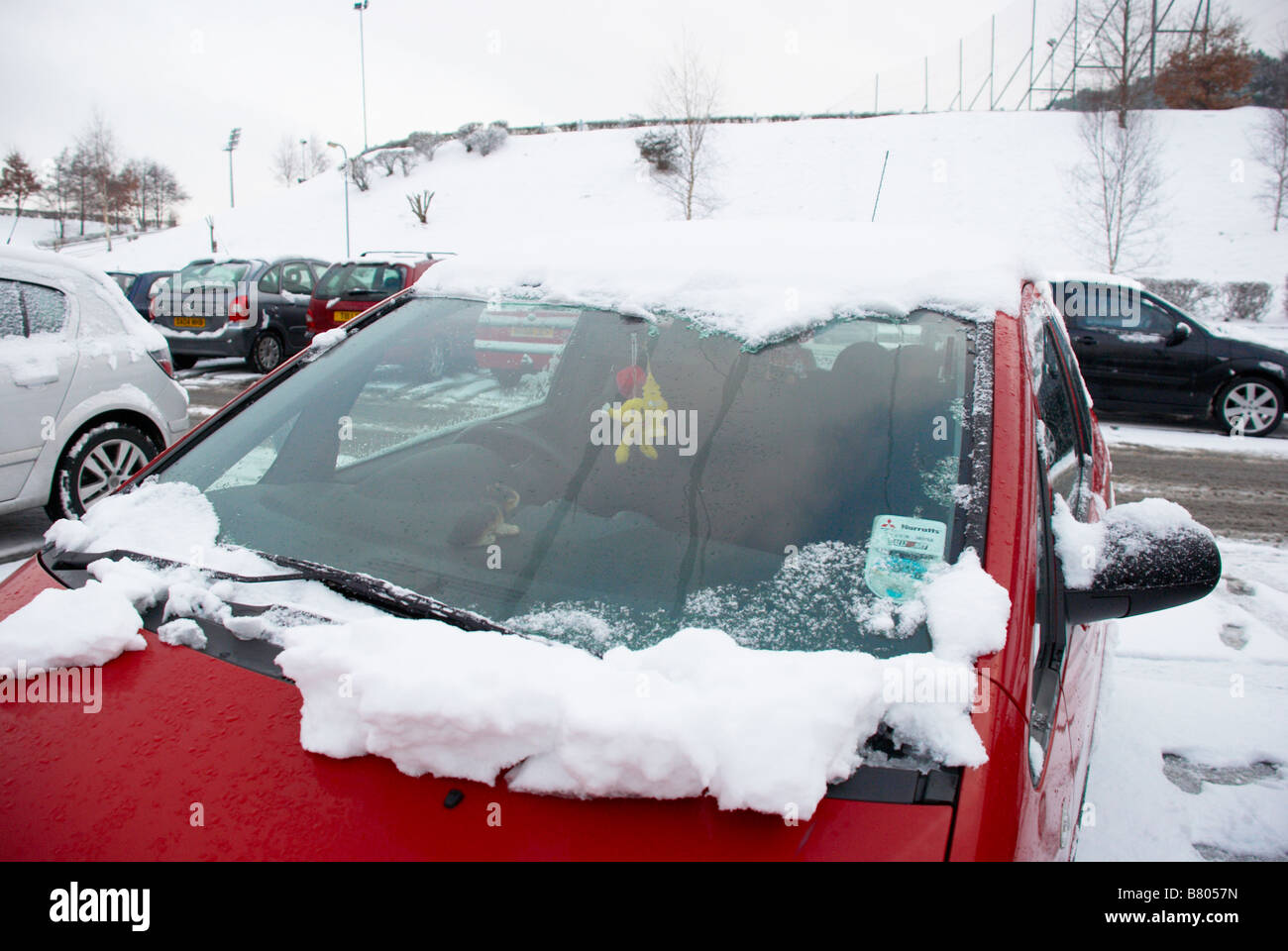 snow covered cars Stock Photo - Alamy