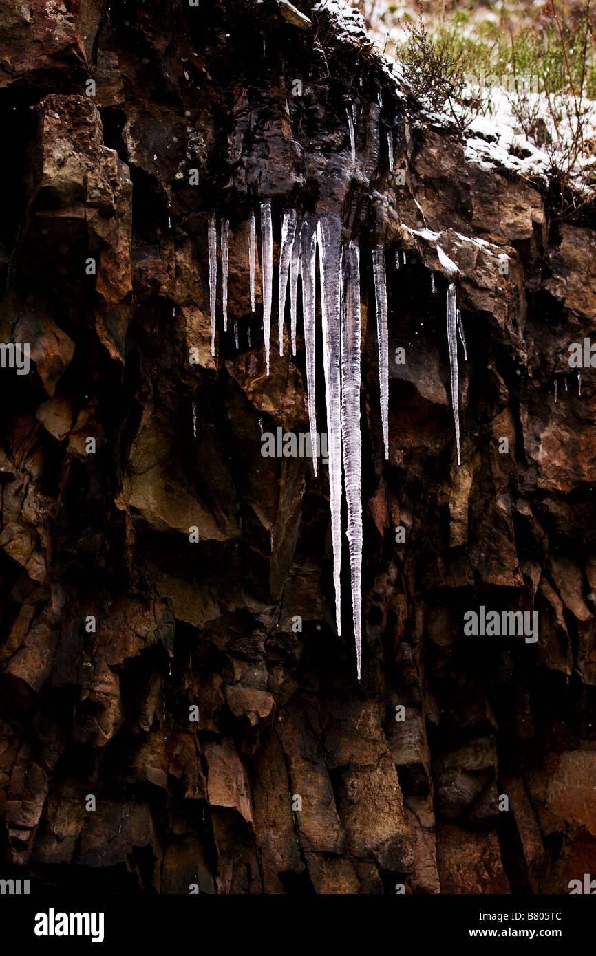 Overhanging rocks hi-res stock photography and images - Alamy