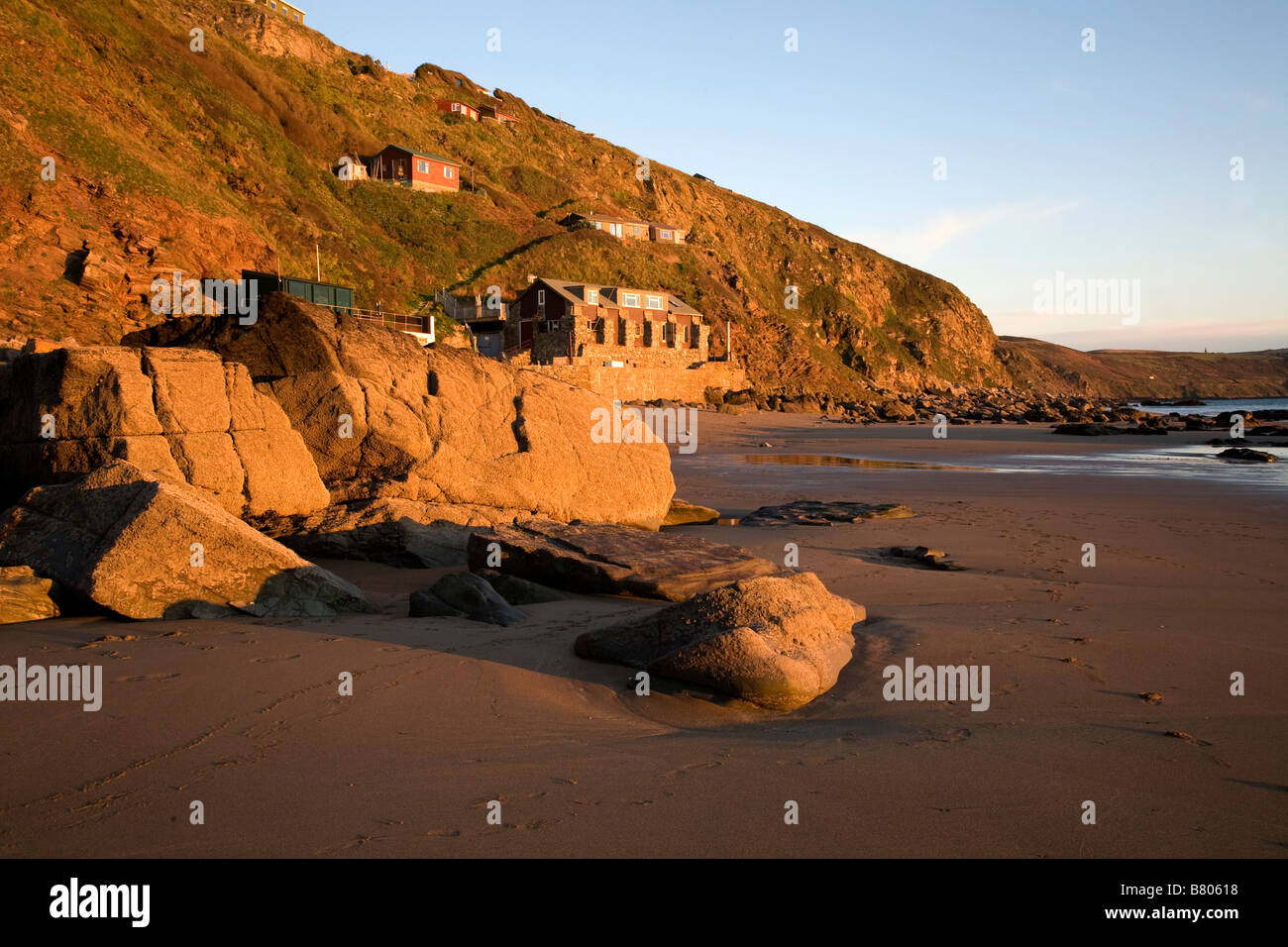 low tide at whitsand bay cornwall Stock Photo - Alamy