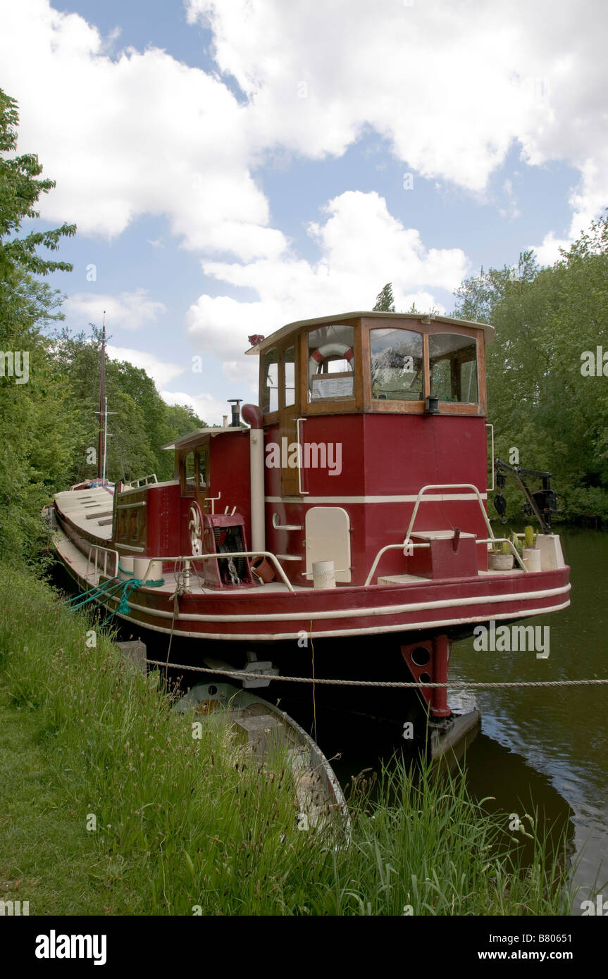 Red river boat hi-res stock photography and images - Alamy