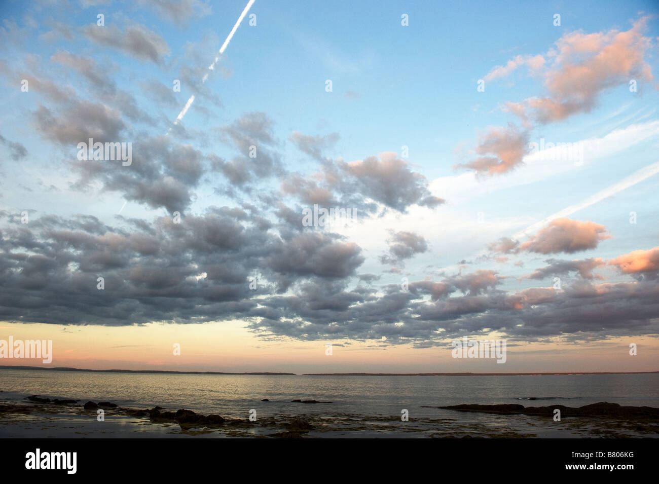 Beautiful pink sunset over ocean hi-res stock photography and images ...