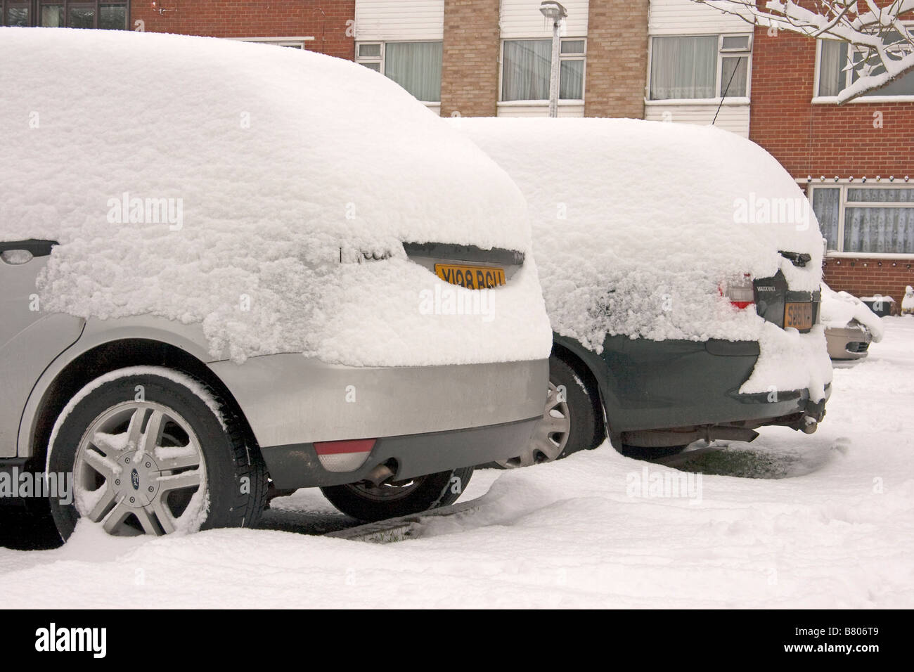Snow cars hi-res stock photography and images - Alamy
