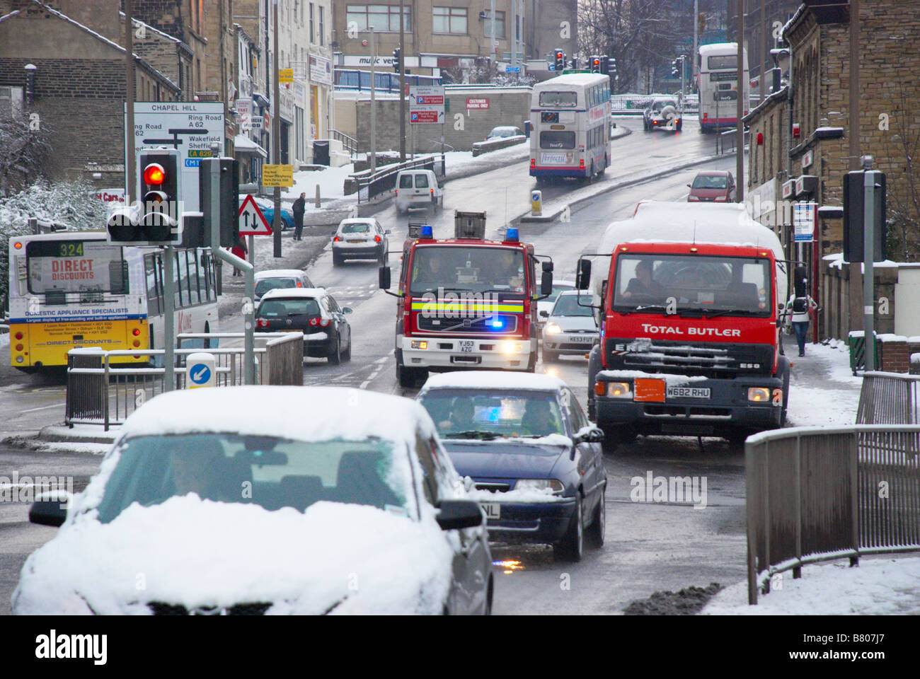Fire engine making its way through traffic Stock Photo - Alamy