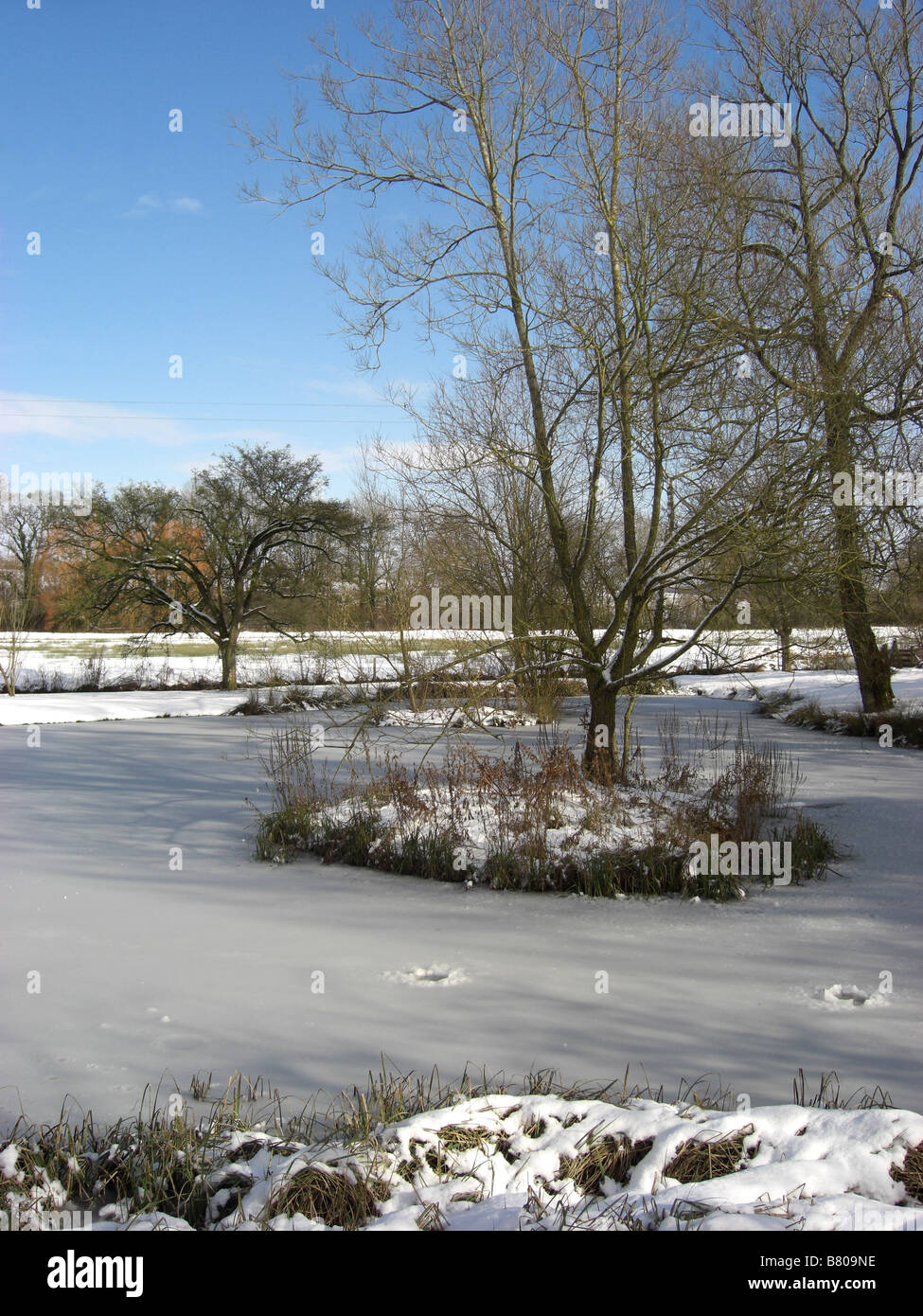 Frozen english lake hi-res stock photography and images - Alamy