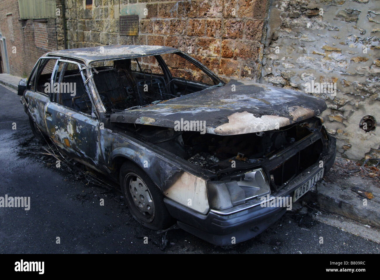 Stolen burnt out cars hi-res stock photography and images - Alamy