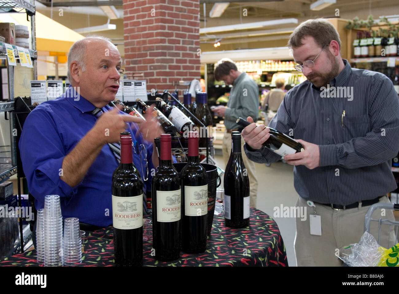 Free samples grocery store hi-res stock photography and images - Alamy