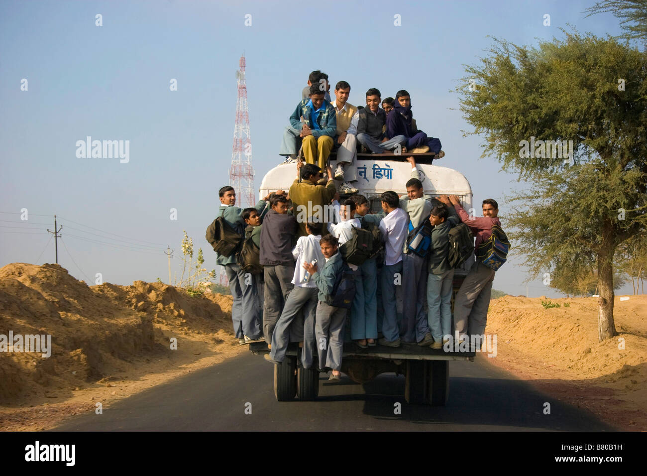 Crowded bus india hi-res stock photography and images - Alamy