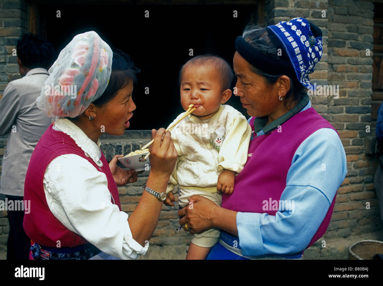 Bai minority group hi-res stock photography and images - Alamy