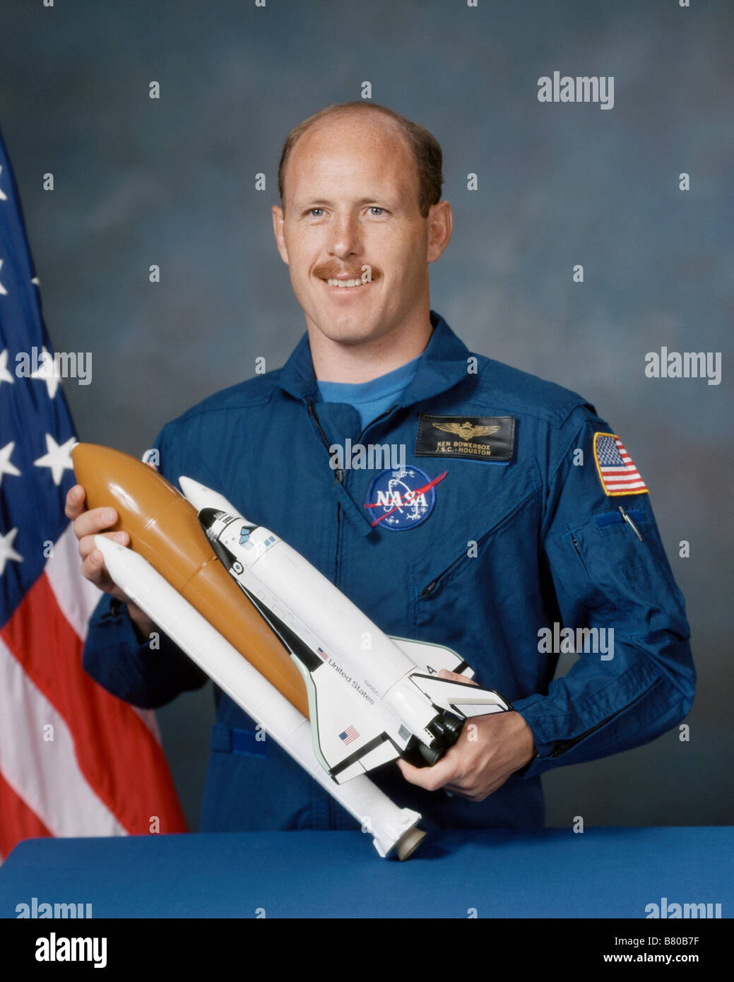 Official portrait of astronaut Kenneth D. Bowersox, STS-113 commander ...
