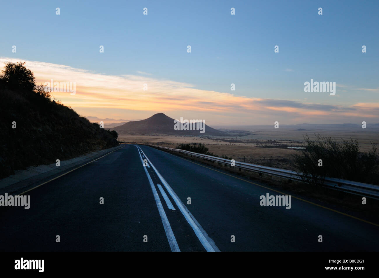 Very long road hi-res stock photography and images - Alamy