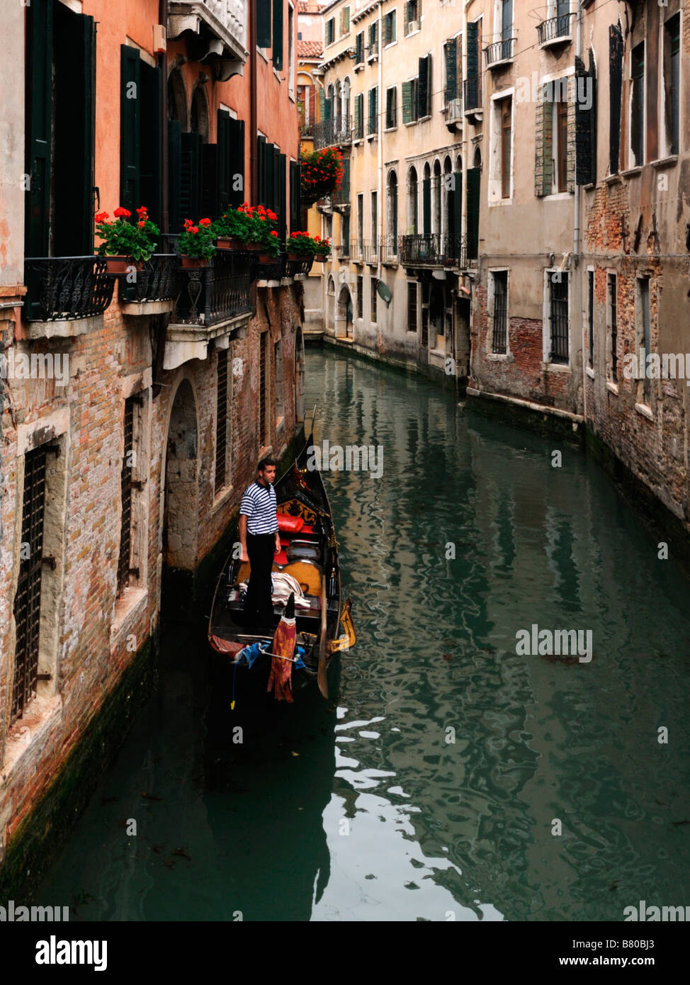 Venice gondola canal hi-res stock photography and images - Alamy