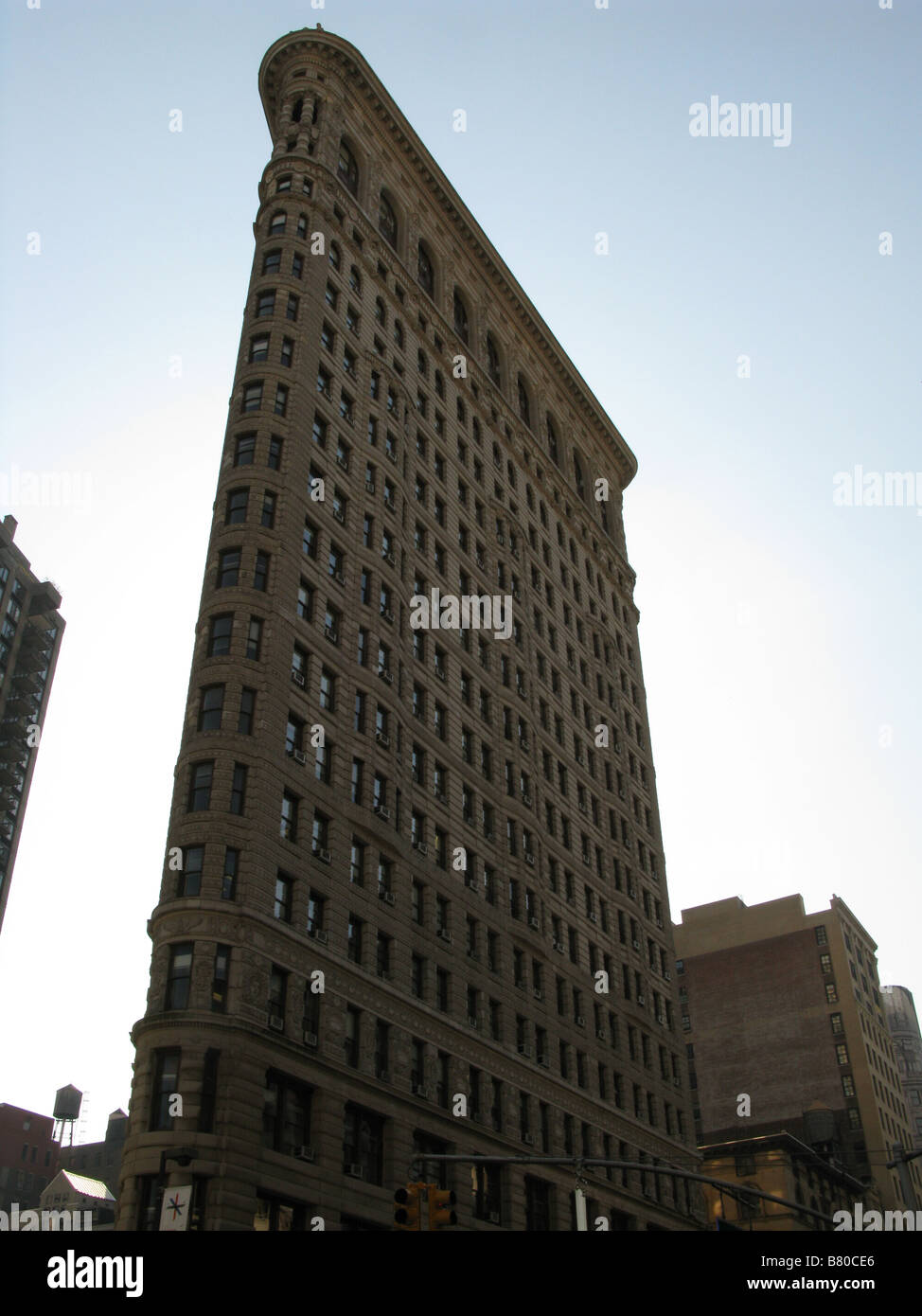 Wedge shape building hi-res stock photography and images - Alamy