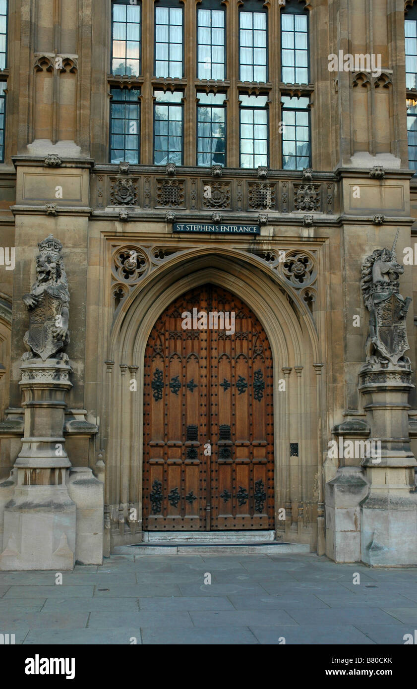 Parliamentary gates hi-res stock photography and images - Alamy