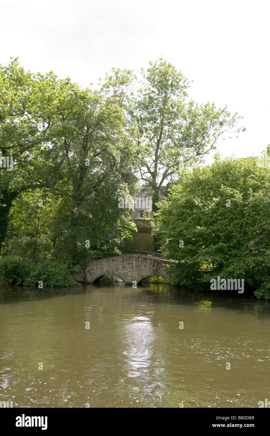 A stone bridge by the river medway in Kent Stock Photo - Alamy