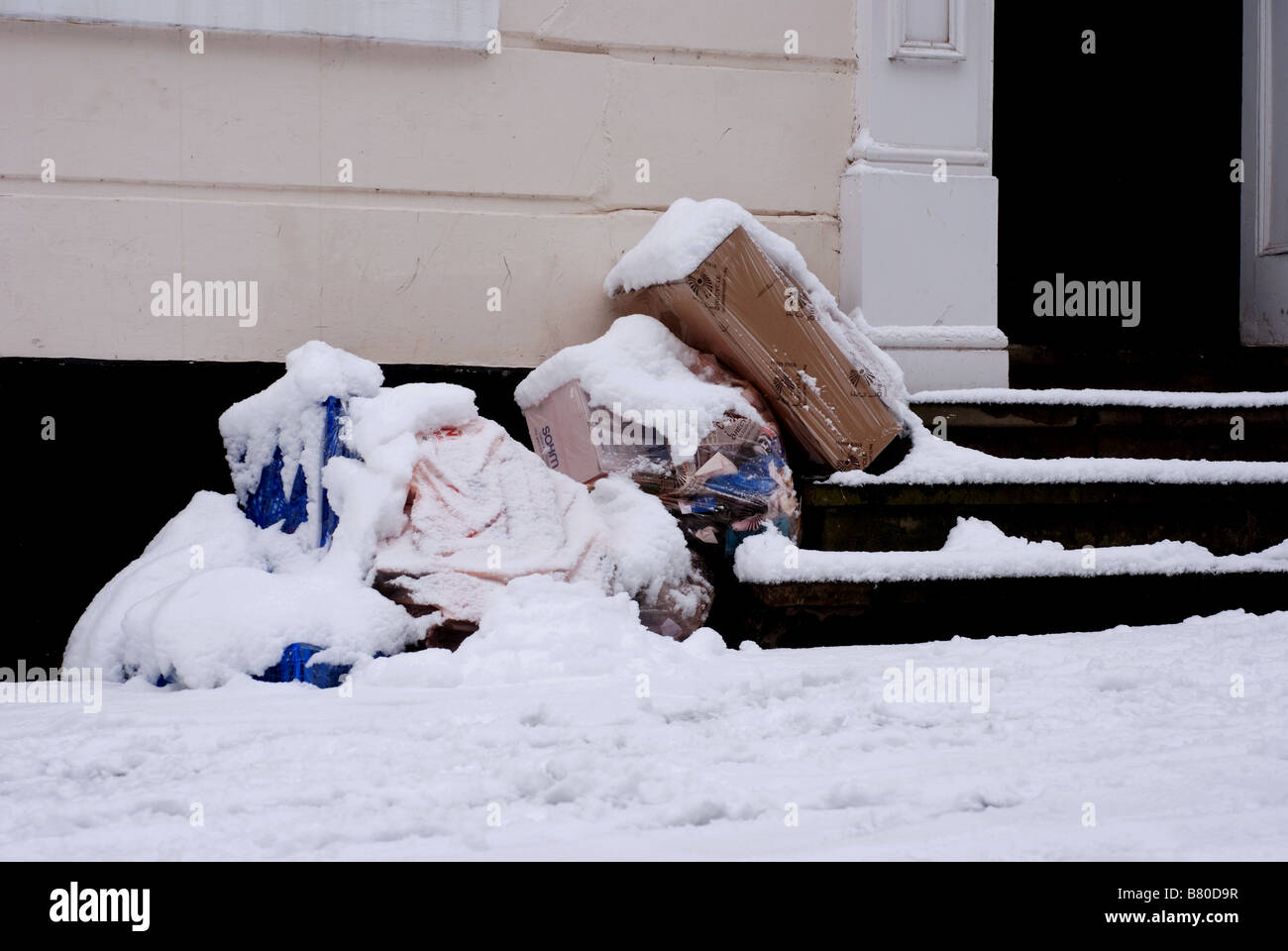 Snowy recycling bags hi-res stock photography and images - Alamy