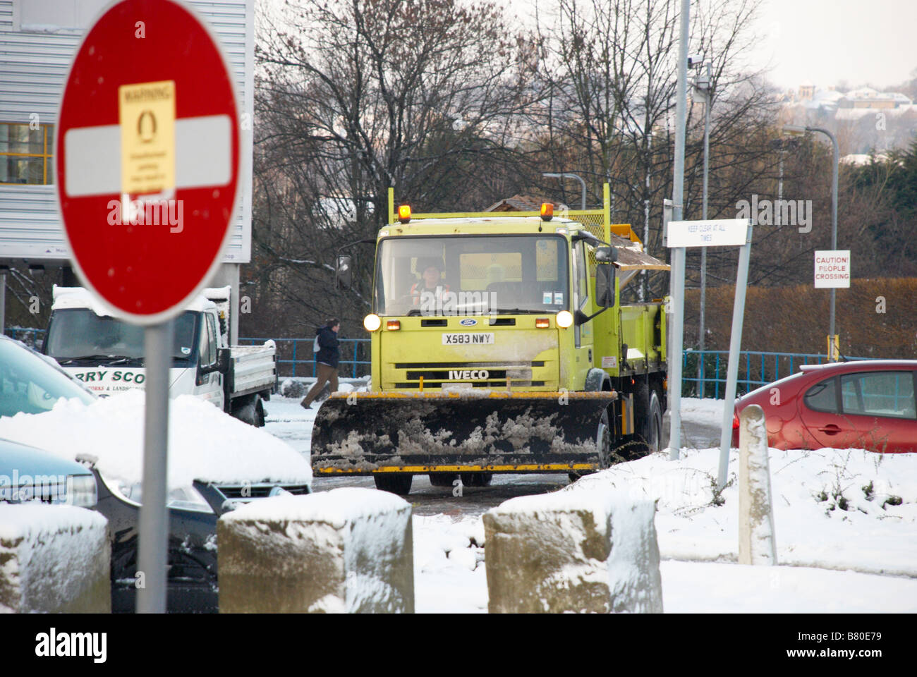 gritting lorry keeping the road clear Stock Photo - Alamy