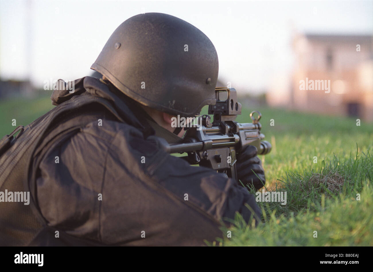 Swat team house hi-res stock photography and images - Alamy
