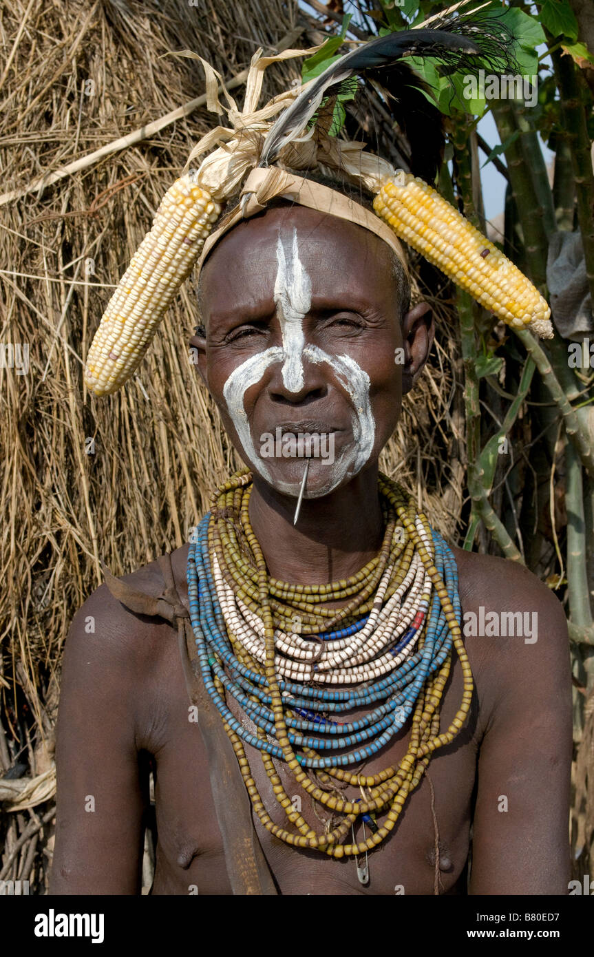 Tribal Karo man, Omovalley, Ethiopia Africa Stock Photo - Alamy