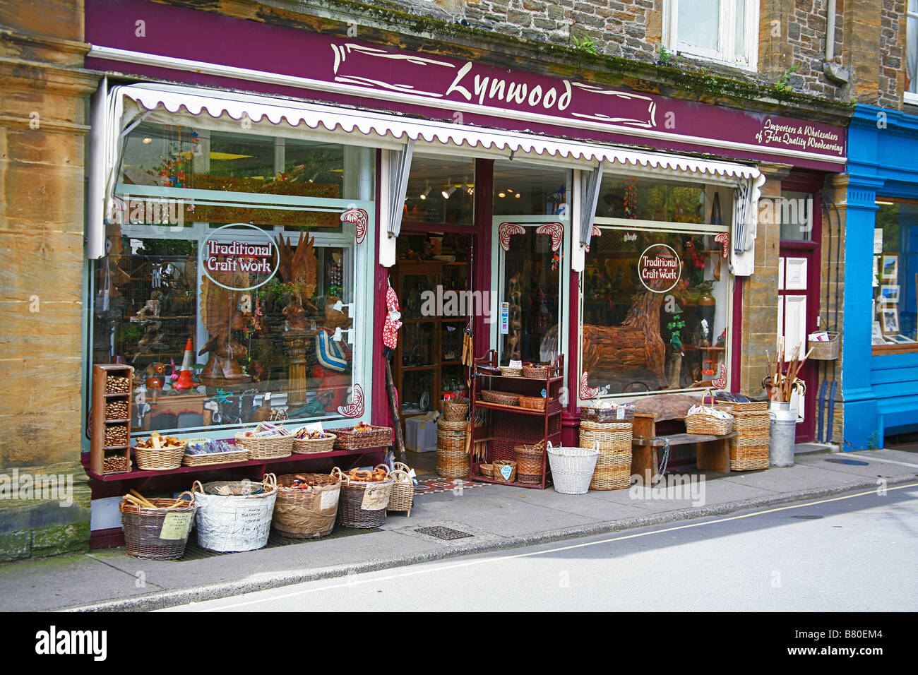 Pavement craft display hi-res stock photography and images - Alamy