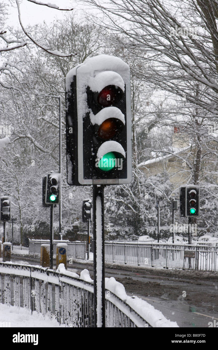 England blitz storm freeze frozen hi-res stock photography and images ...