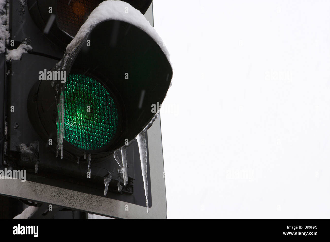 Green Traffic Light Snow Stock Photos & Green Traffic Light Snow Stock ...