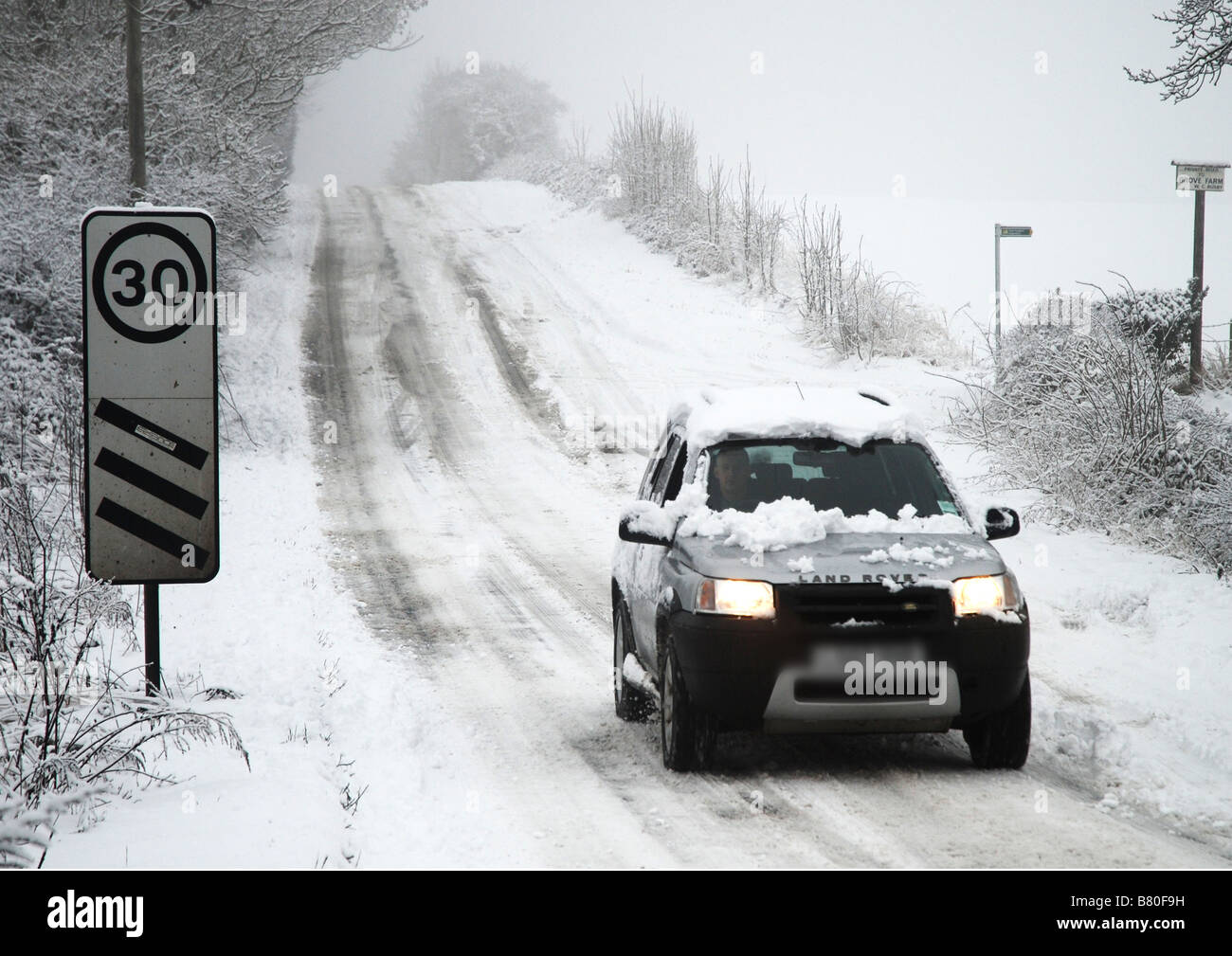 30mph zone hi-res stock photography and images - Alamy