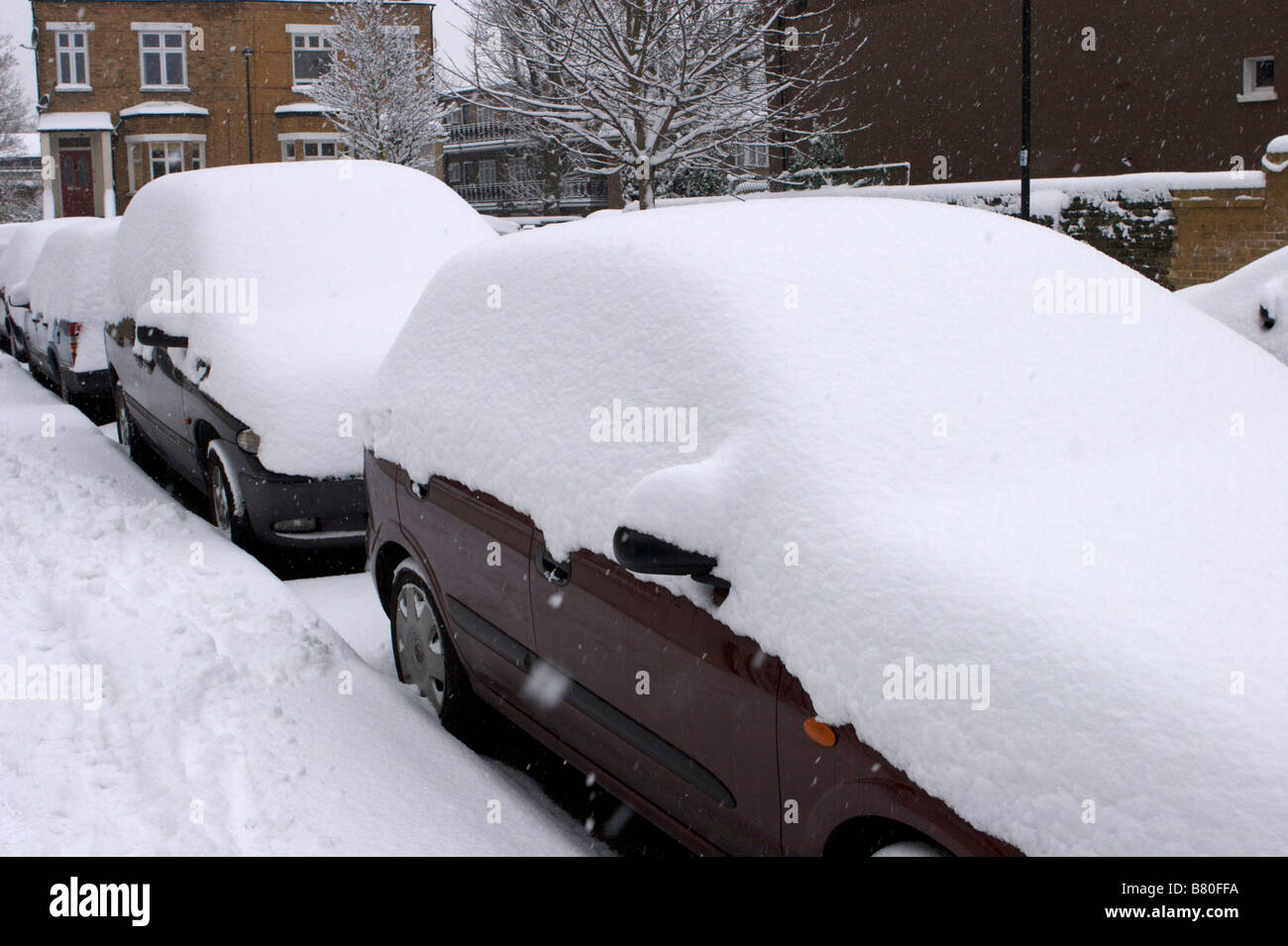 Snow covered cars Stock Photo - Alamy