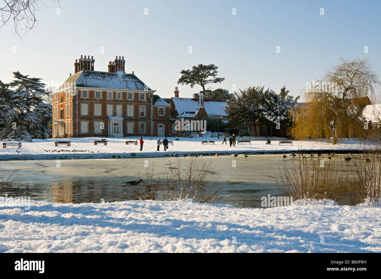 English mansion woman hi-res stock photography and images - Alamy